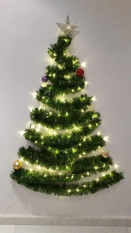 8 idées pour faire un sapin de Noël mural