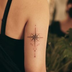Tatouage Boussole Star